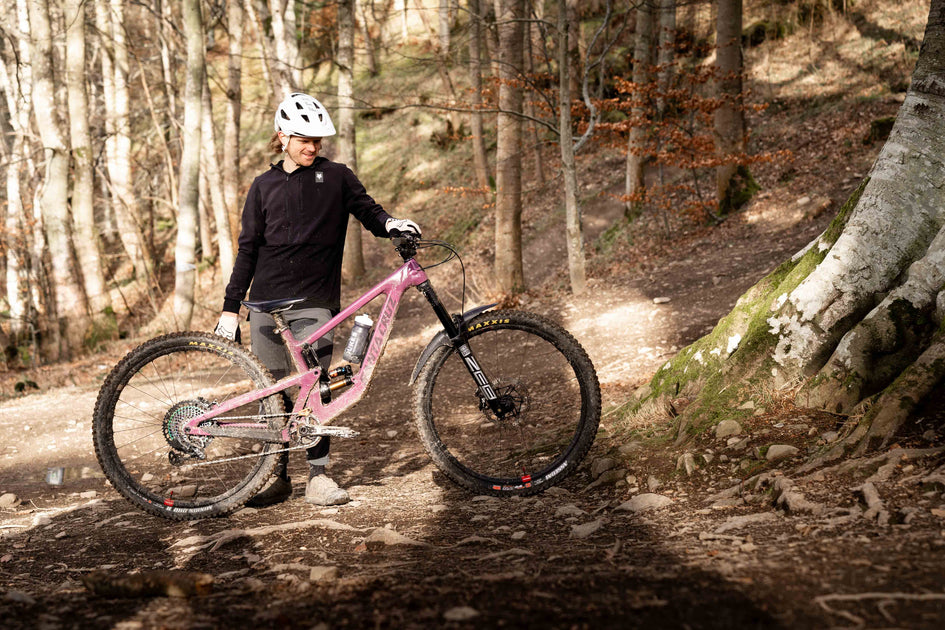 Pro Bike Check: Mark Scott's Santa Cruz Megatower – Tweed Valley Bikes