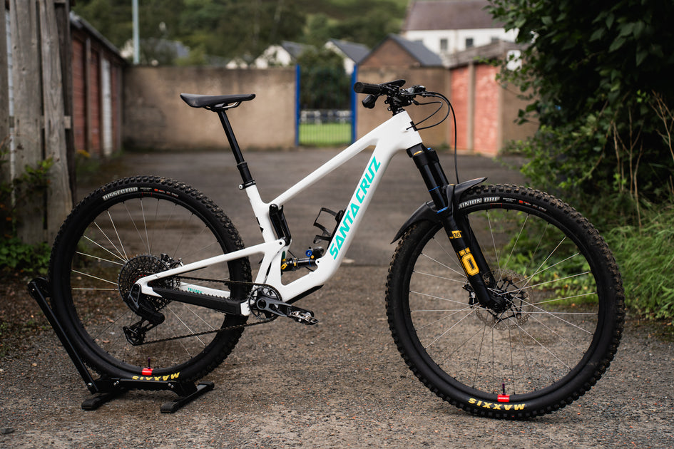 Bike Check: Mark Scott's Full Round of Golf Santa Cruz Tallboy – Tweed ...
